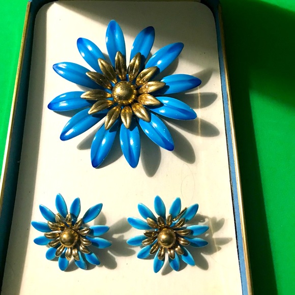Trifari | Jewelry | Vintage Crown Trifari Enamel Flower Broochearring ...